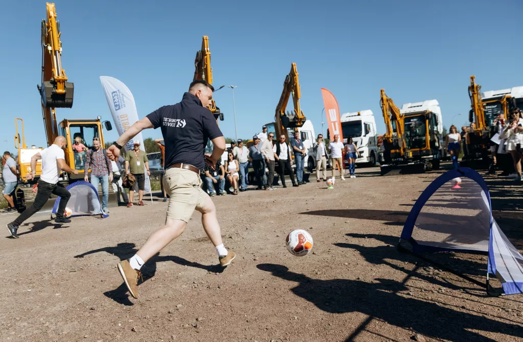 Новости Русбизнесавто: Top Driver от LGCE на Неве собрал 70 операторов ...