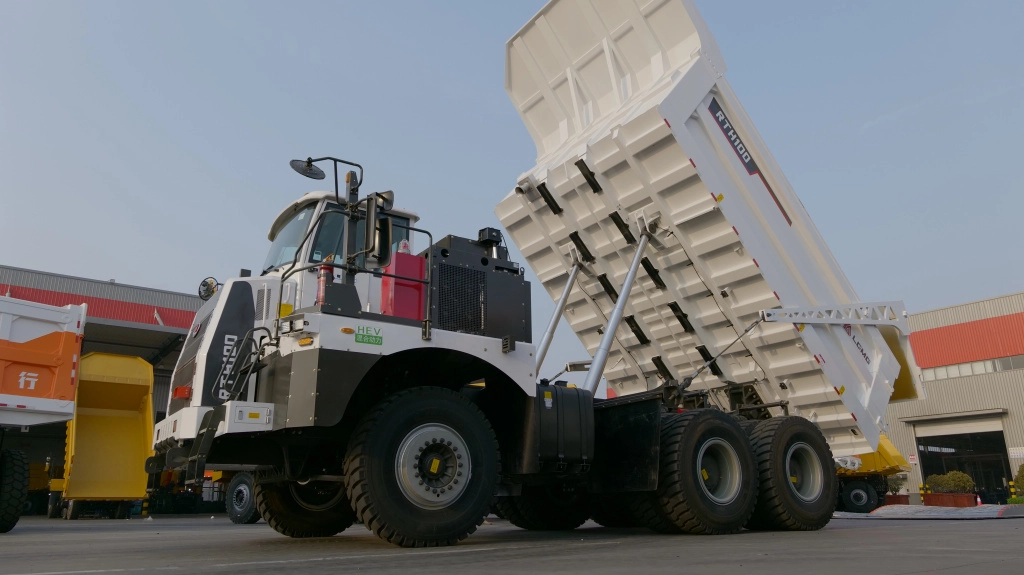 Новости Русбизнесавто: Карьерный самосвал LGMG RTH100. Гибрид ...